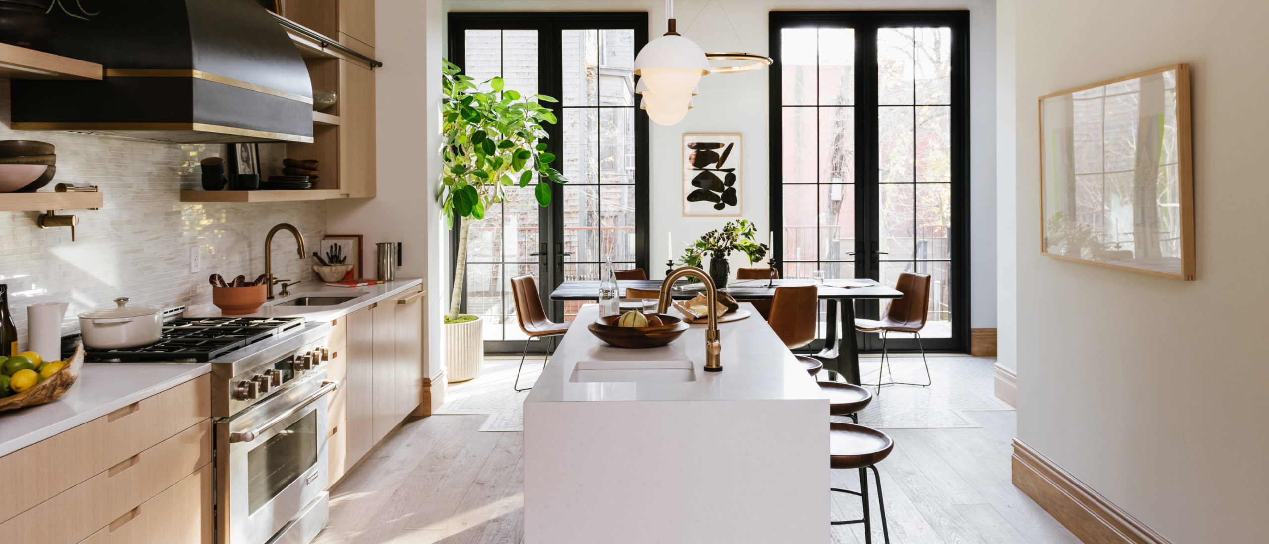 At Home with Adrian Grenier – HUNKS OVER 40