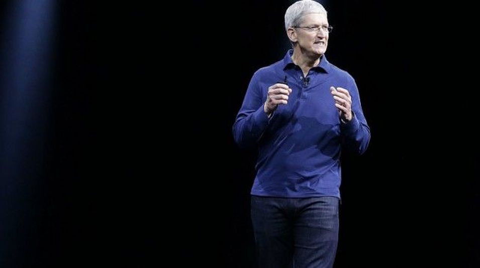 How to dress for power like Apple CEO Tim Cook – HUNKS OVER 40