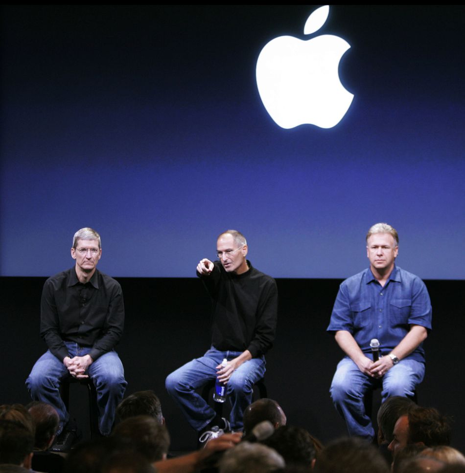 How to dress for power like Apple CEO Tim Cook – HUNKS OVER 40