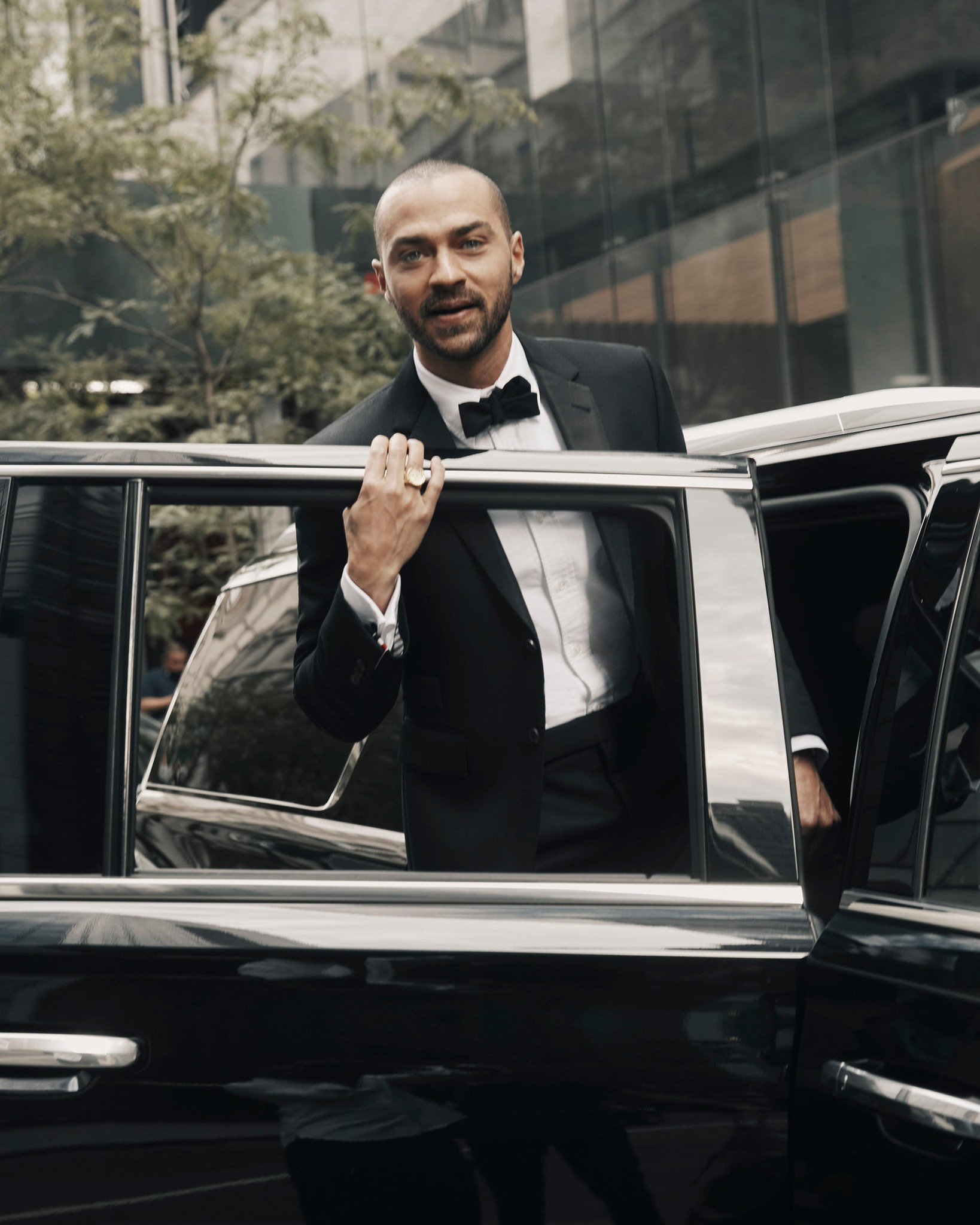 Getting Ready with Actor Jesse Williams – HUNKS OVER 40
