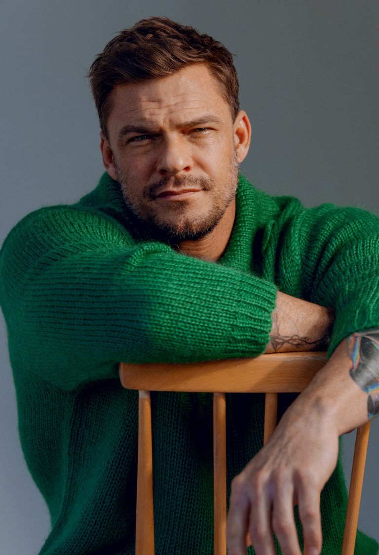 Alan Ritchson: From ‘Big Guy’ to Hollywood Heavyweight – HUNKS OVER 40