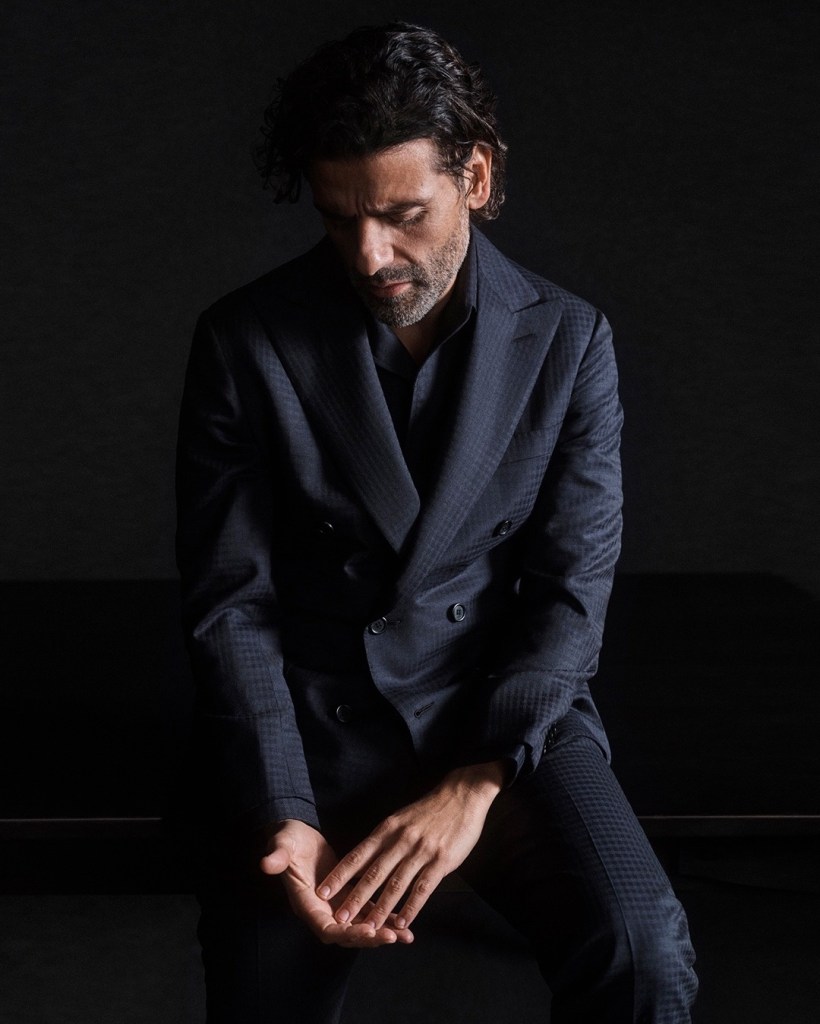 Oscar Isaac Radiates Effortless Elegance in Brioni’s Spring/Summer 2024 ...